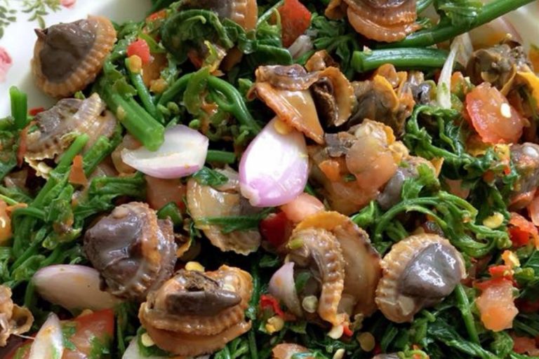 Buka Selera Dengan Kerabu Pucuk Paku Dan Kerang