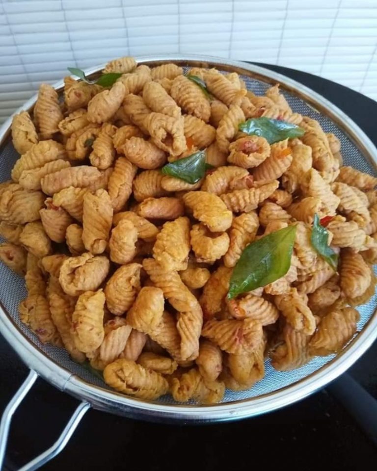 Bila Rajin Jadi Kuih Siput, Kalau Malas Jadi Kuih Gunting. Rangup & Sedap