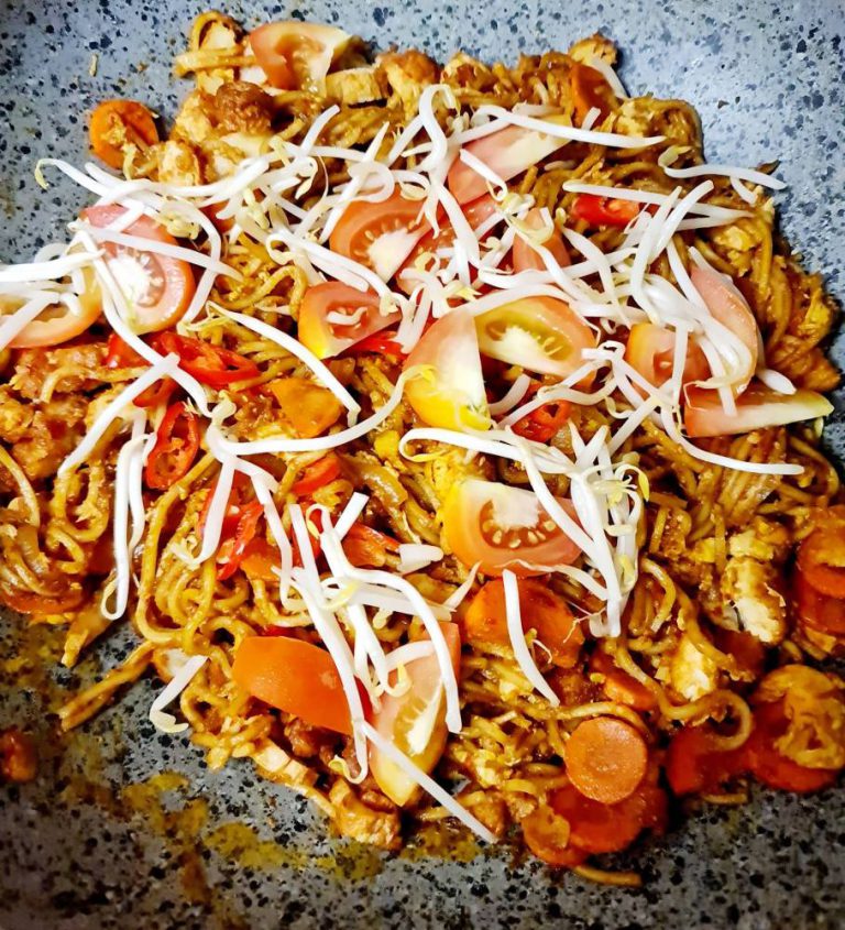 Resipi Maggi Kari Tumis Sedap. Menu Paling Simple & Cepat Masak.