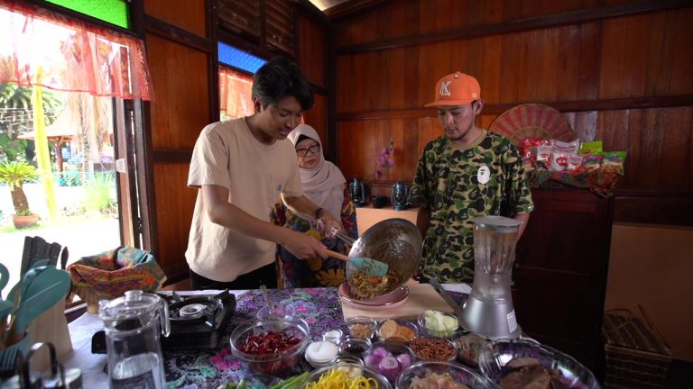 Ali Masdo & Ibu Kongsi Resipi Mee Bandung & Kuih Cara Bergula Nostalgia ...