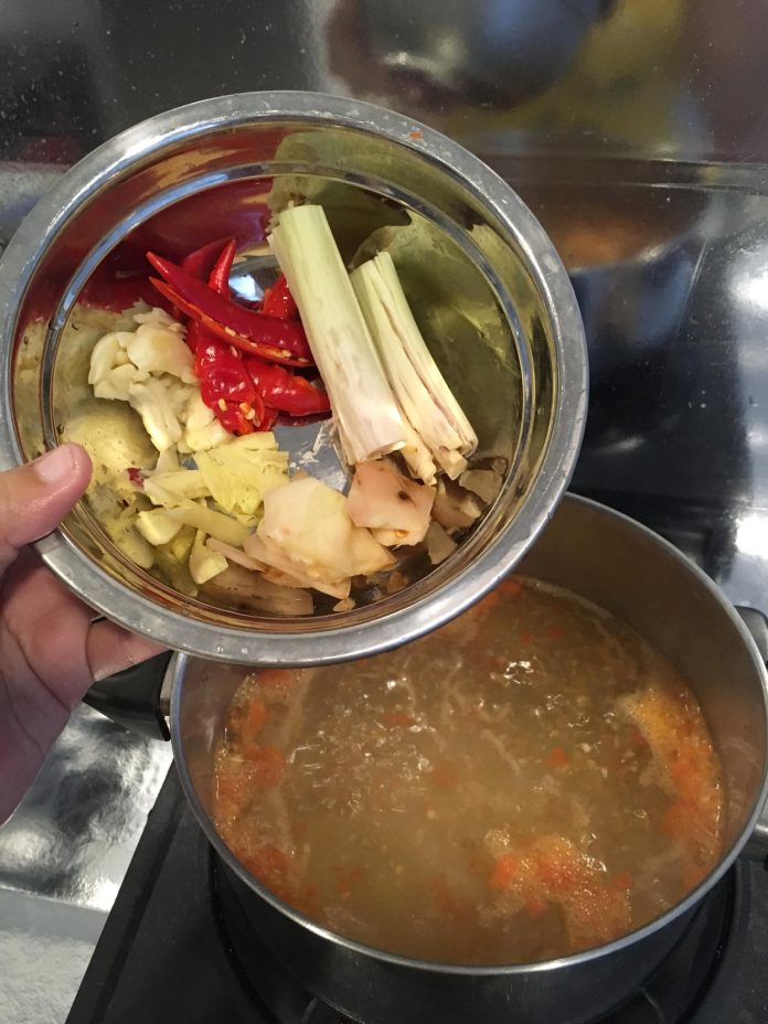 Tak Perlu Guna Pes, Resipi Tomyam Putih Asli Thai Ni Memang Sedap