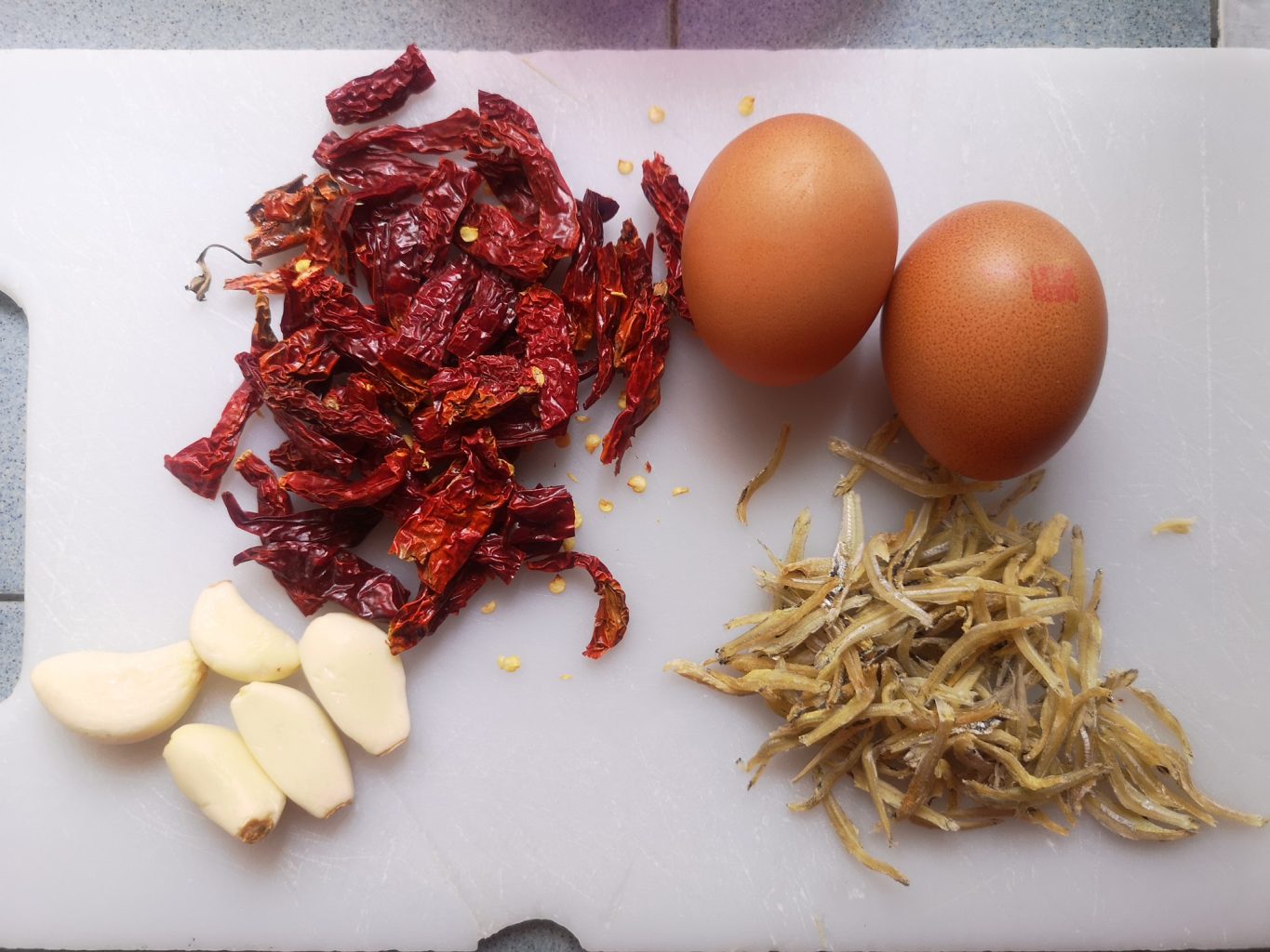 Resipi Sambal Telur Cili Kering, Lauk Ringkas Tapi Dijamin Makan Bertambah