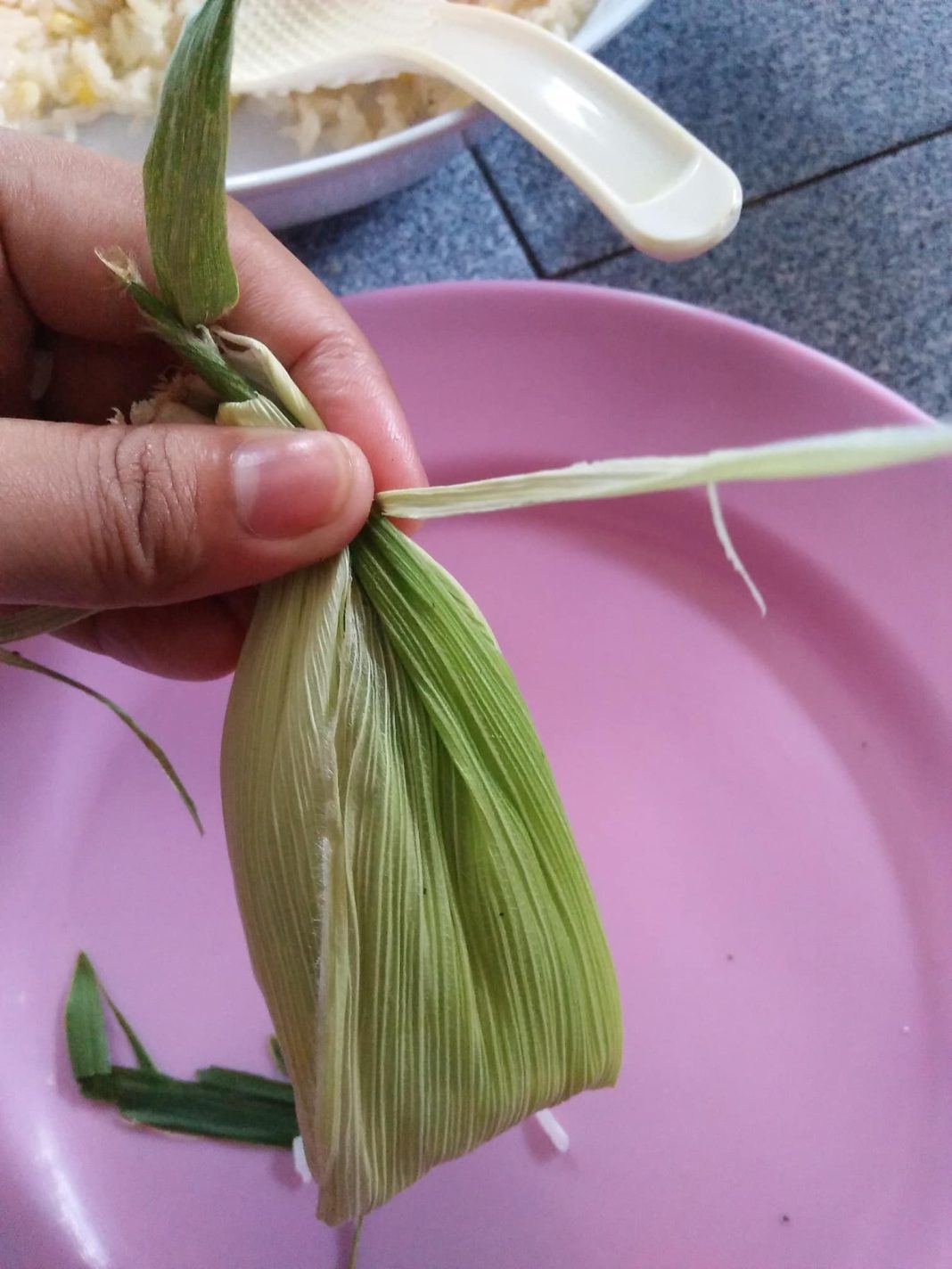 Sedapnya Ketupat Jagung Bungkus Dalam Daun Jagung, Menarik!