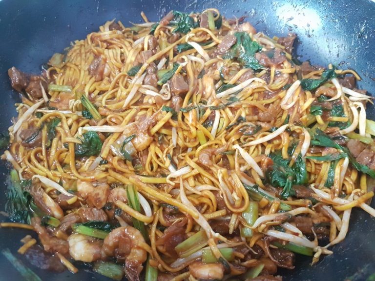 Menu Simple Kalau Dah Jemu Merendang, Try Hidang Mi Sanggul Goreng Ni.
